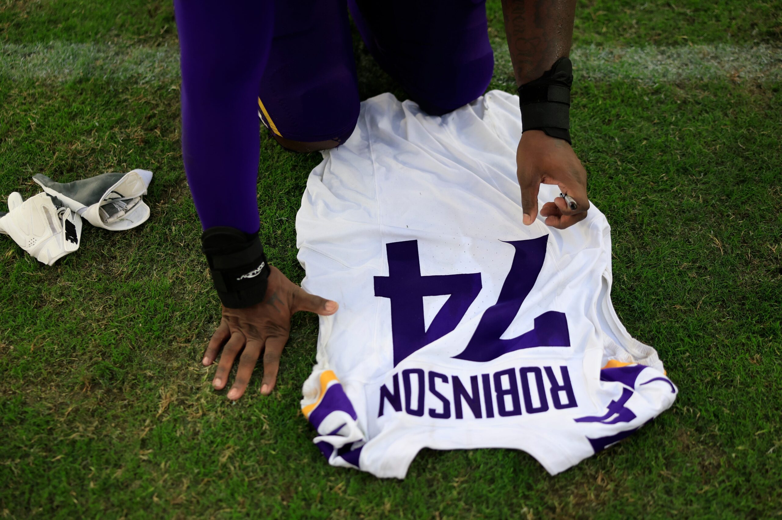 Vikings Rumors: The Left Tackle Problem, 50% or Less, and Aaron Rodgers ...