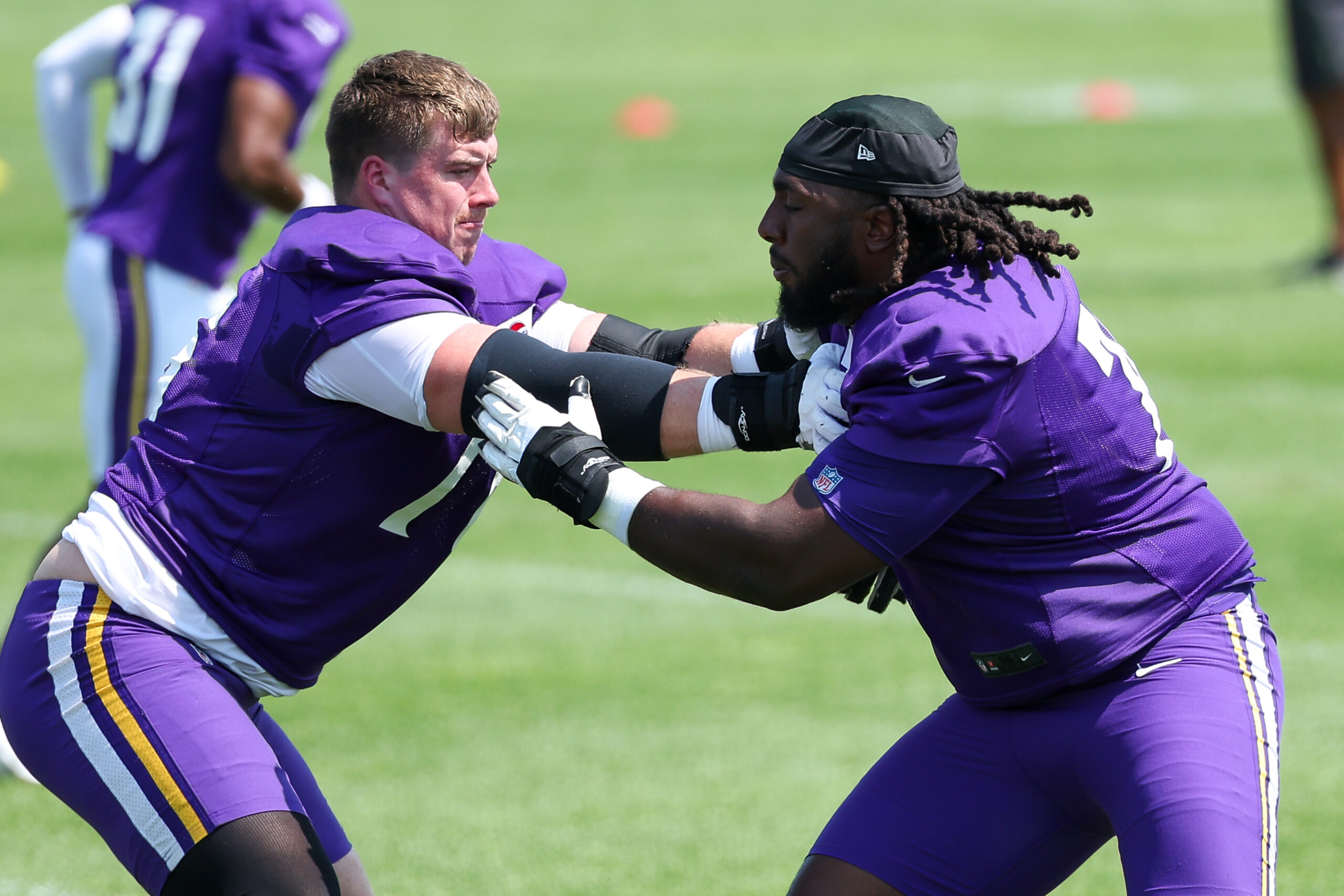 How Did Donovan Jackson Do in His NFL Debut?