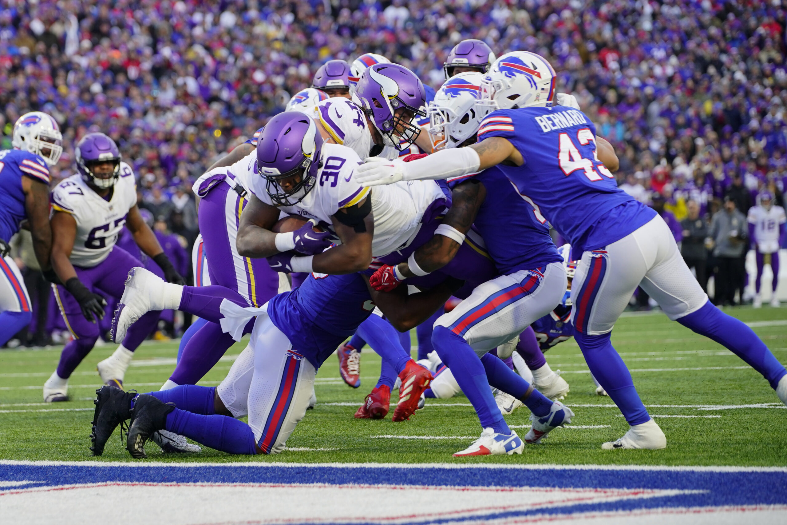 Combining to Clear 500 Pounds, Two Vikings Begin Journey Back to Field